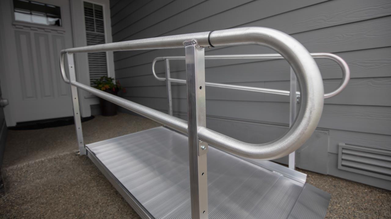 EZ-ACCESS GATEWAY 3G Solid Surface Portable 10-FT Ramp w/ Handrails ...